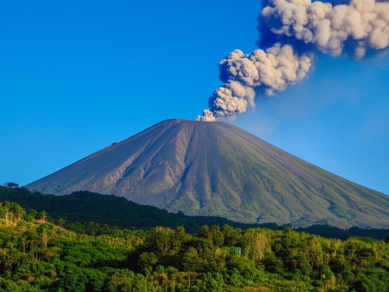 The Complete List of Active Volcanoes in Asia - 33travels